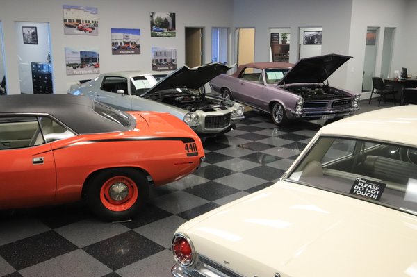 STREETSIDE CLASSICS - PHOENIX - Updated September 2025 - 28 Photos & 31 ...