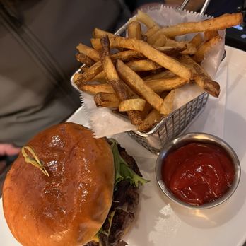 THREE ROSES TAVERN - Updated January 2026 - 50 Photos & 42 Reviews ...