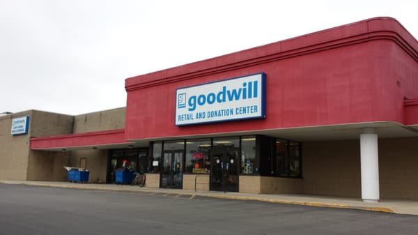 GOODWILL - Updated December 2025 - 14 Reviews - 1137 Columbus Pike ...