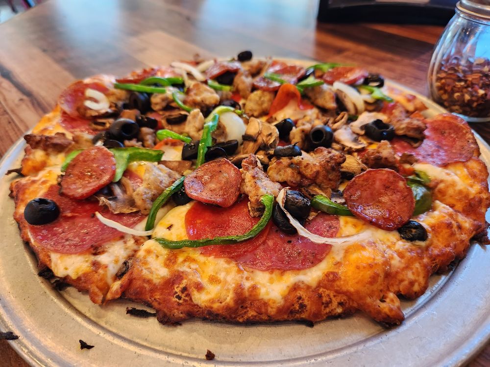 ROUND TABLE PIZZA - Updated May 2026 - 46 Photos & 28 Reviews - 2135 H ...