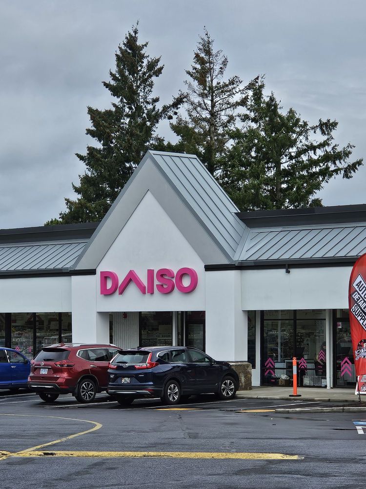 DAISO - Updated October 2025 - 13 Photos - 2041 NE Burnside Rd, Gresham, Oregon - Department ...