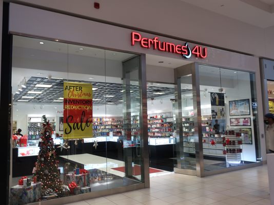PERFUMES 4U - Updated August 2025 - 5220 Fashion Outlets Way, Rosemont ...