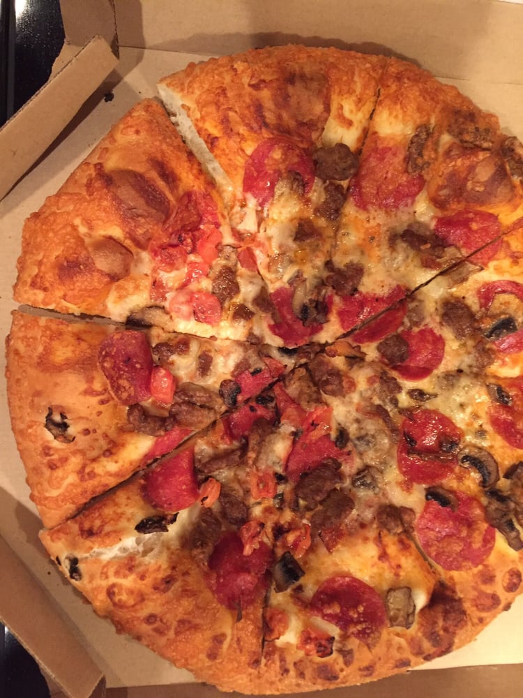 PIZZA HUT - Updated January 2025 - 13 Reviews - 8402 Q St, Omaha ...