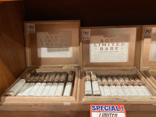 EXCALIBUR CIGAR & SCOTCH LOUNGE - 139 Photos & 177 Reviews - 8199 ...