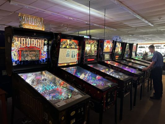 POCKETEER BILLIARDS AND BAR - Updated September 2025 - 252 Photos & 37 ...