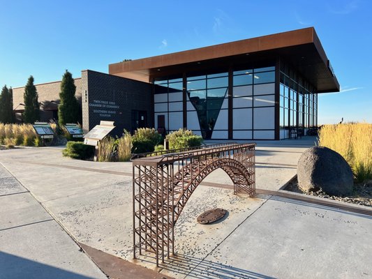 TWIN FALLS VISITOR CENTER - Updated September 2025 - 17 Photos - 2015 ...