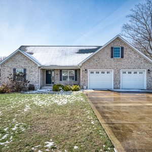 THRIVE FAMILY FUN CENTER - Updated May 2025 - 13 Photos - 400 Dubois Rd ...