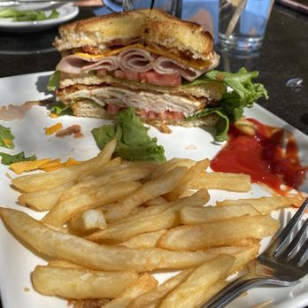 PUFFABELLY’S OLD DEPOT RESTAURANT - Updated May 2025 - 121 Photos & 157 ...