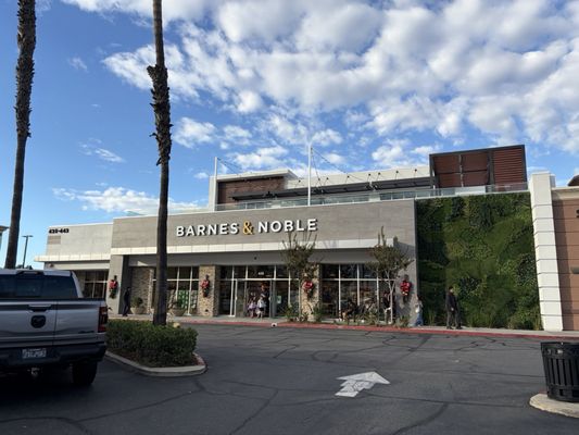 BARNES & NOBLE - Updated May 2026 - 58 Photos & 22 Reviews - 439 S ...