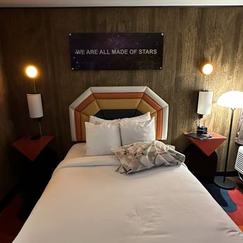 AMERICANA MOTOR HOTEL - Updated October 2024 - 74 Photos & 29 Reviews - 2650 E Rte 66, Flagstaff ...