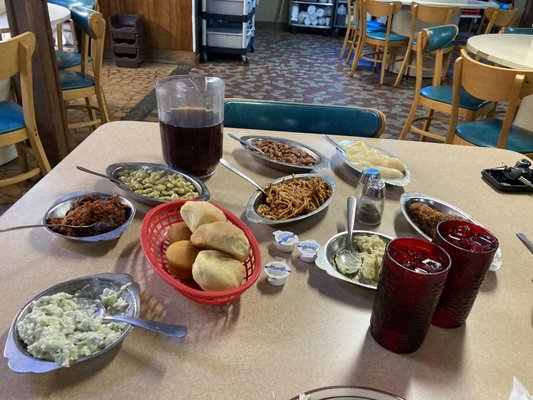 BEA’S RESTAURANT - 58 Photos & 120 Reviews - 4500 Dodds Ave ...