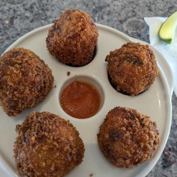 CAYS LOUNGE - Updated August 2025 - 95 Photos & 39 Reviews - 4000 Loews ...