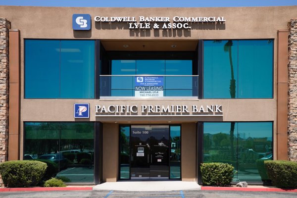 PACIFIC PREMIER BANK - Updated July 2025 - 13 Photos - 78000 Fred ...