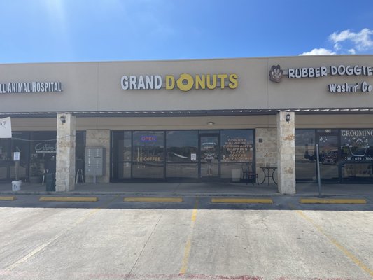 GRAND DONUTS - Updated December 2025 - 13 Photos - 3929 Cibolo Valley ...