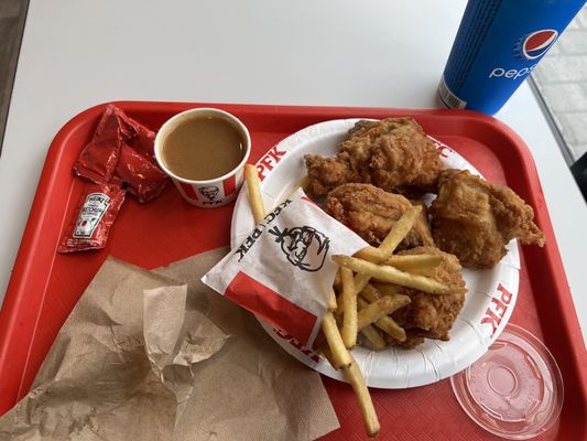 KFC - Updated January 2025 - 79 Photos - 6415 Rue Saint-Hubert ...