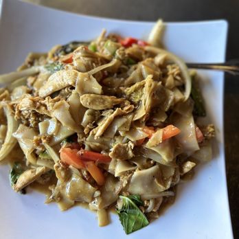 YUPHA’S THAI KITCHEN - 619 Photos & 969 Reviews - 1805 E Elliot Rd ...