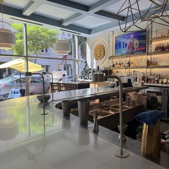 LYONS CORNER - Updated July 2025 - 45 Photos & 28 Reviews - 537 Gravier ...