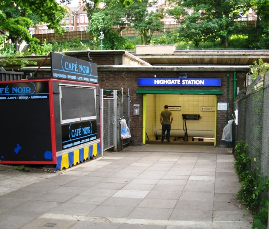 HIGHGATE TUBE STATION - Updated December 2025 - 10 Photos - Archway Rd ...
