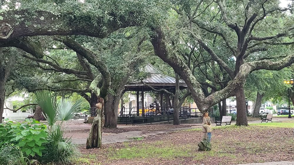 SEVILLE SQUARE PARK - Updated January 2026 - 13 Photos - 399 S Alcaniz ...