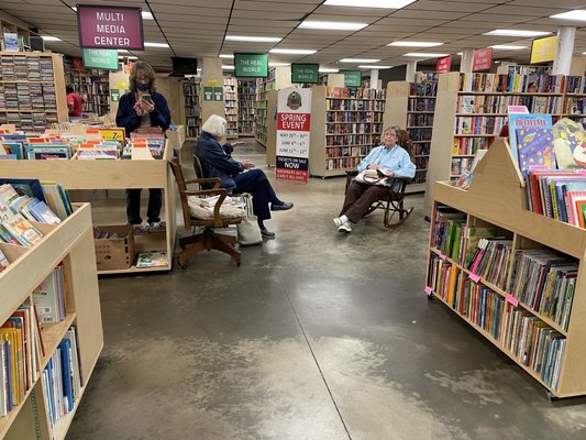 MR. BOOKMAN - TEMP. CLOSED - Updated August 2025 - 10 Photos - 316 ...