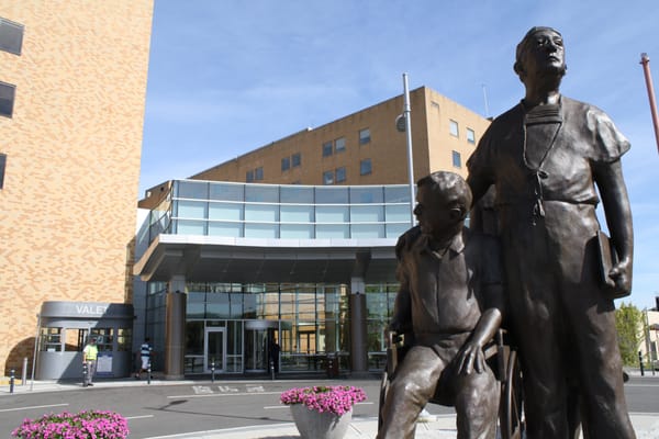 ST JOSEPH’S UNIVERSITY MEDICAL CENTER - Updated December 2025 - 31 ...