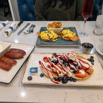 THE BRUNCH DISTRICT - Updated May 2024 - 134 Photos & 60 Reviews ...