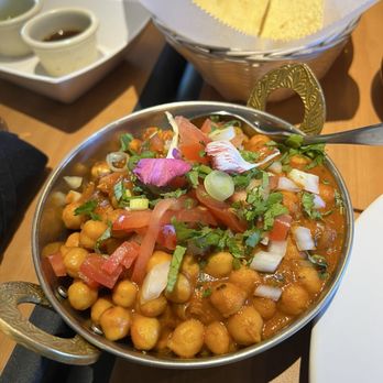 RAJ SAFFRON HOUSE - Updated July 2025 - 102 Photos & 47 Reviews - 124 ...