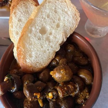 VALENCIA - Updated May 2025 - 62 Photos & 64 Reviews - 315 N Vermont St ...