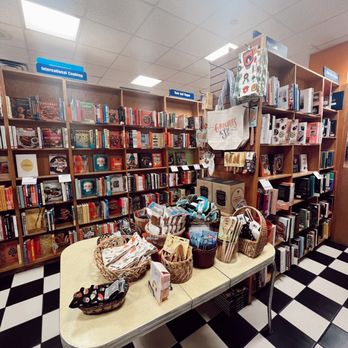 BOOKPEOPLE - Updated July 2024 - 359 Photos & 552 Reviews - 603 N Lamar ...
