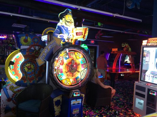 BANANAS MINI GOLF AND ARCADE - Updated January 2026 - 29 Photos & 18 ...