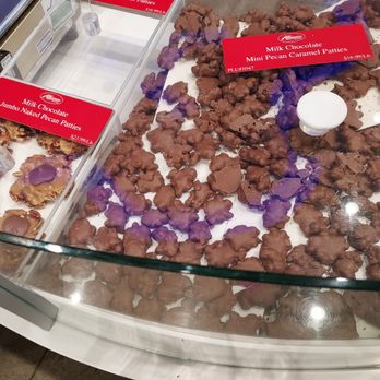 ALBANESE CONFECTIONERY - Updated August 2024 - 652 Photos & 368 Reviews ...