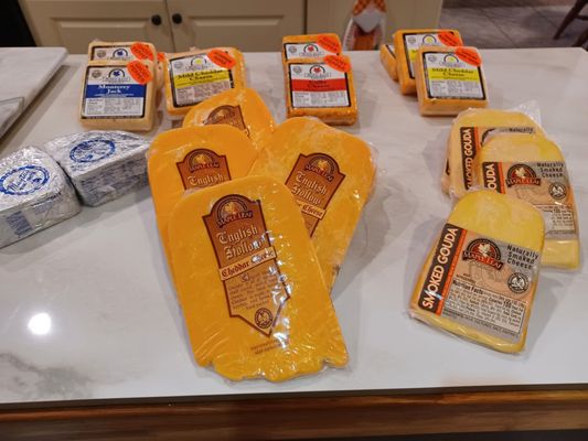 MAPLE LEAF CHEESE STORE - Updated October 2025 - 13 Photos - W2616 ...
