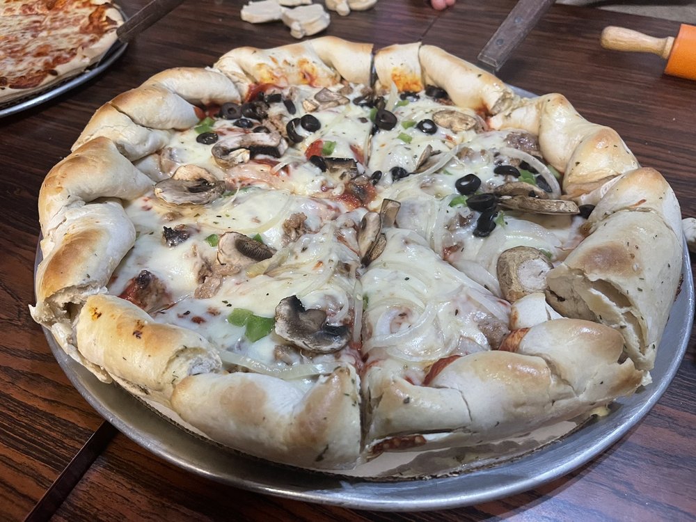 SHANE & PENNEY’S SLICE OF CHICAGO - Updated December 2025 - 29 Photos ...