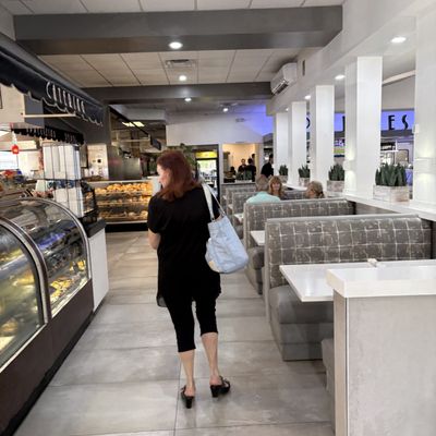 POPPIES RESTAURANT & DELI - Updated December 2025 - 411 Photos & 445 ...