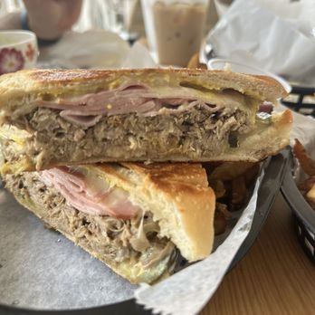 BILIA EATERY & COFFEE - Updated September 2024 - 485 Photos & 301 ...