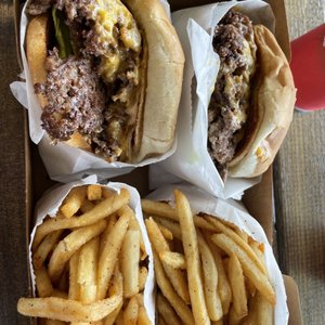 SESPE BURGER - 10 Photos & 31 Reviews - Burgers - 8252 Market St ...