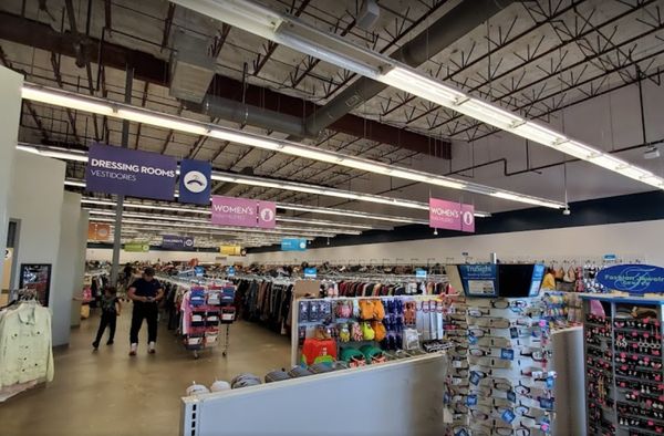 GOODWILL CENTRAL TEXAS - RIVERSIDE - Updated September 2025 - 11 Photos ...