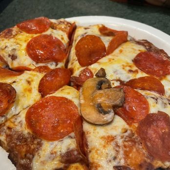 ROUND TABLE PIZZA - Updated December 2025 - 83 Photos & 105 Reviews ...
