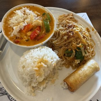 CHADA THAI LYNNWOOD - Updated October 2024 - 40 Photos - 2902 164th St ...