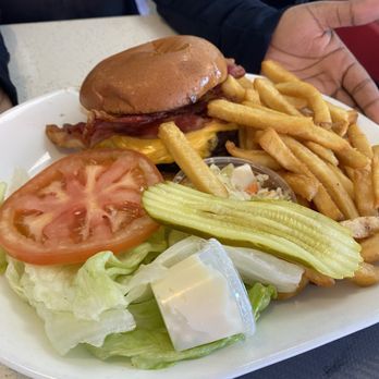 LESTER’S DINER - Updated August 2024 - 884 Photos & 887 Reviews - 250 W ...