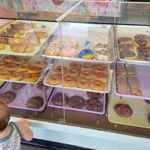 ANDEEZ DONUTS - 15 Photos & 17 Reviews - 118 E 15th St, Edmond ...