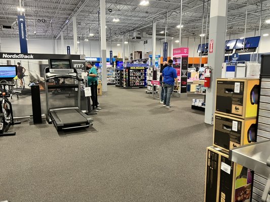 BEST BUY - Updated September 2025 - 22 Photos & 14 Reviews - 230 Calle ...