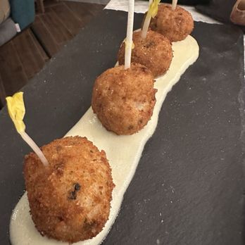 CATALUNA - Updated July 2025 - 345 Photos & 87 Reviews - 8206 Philips ...