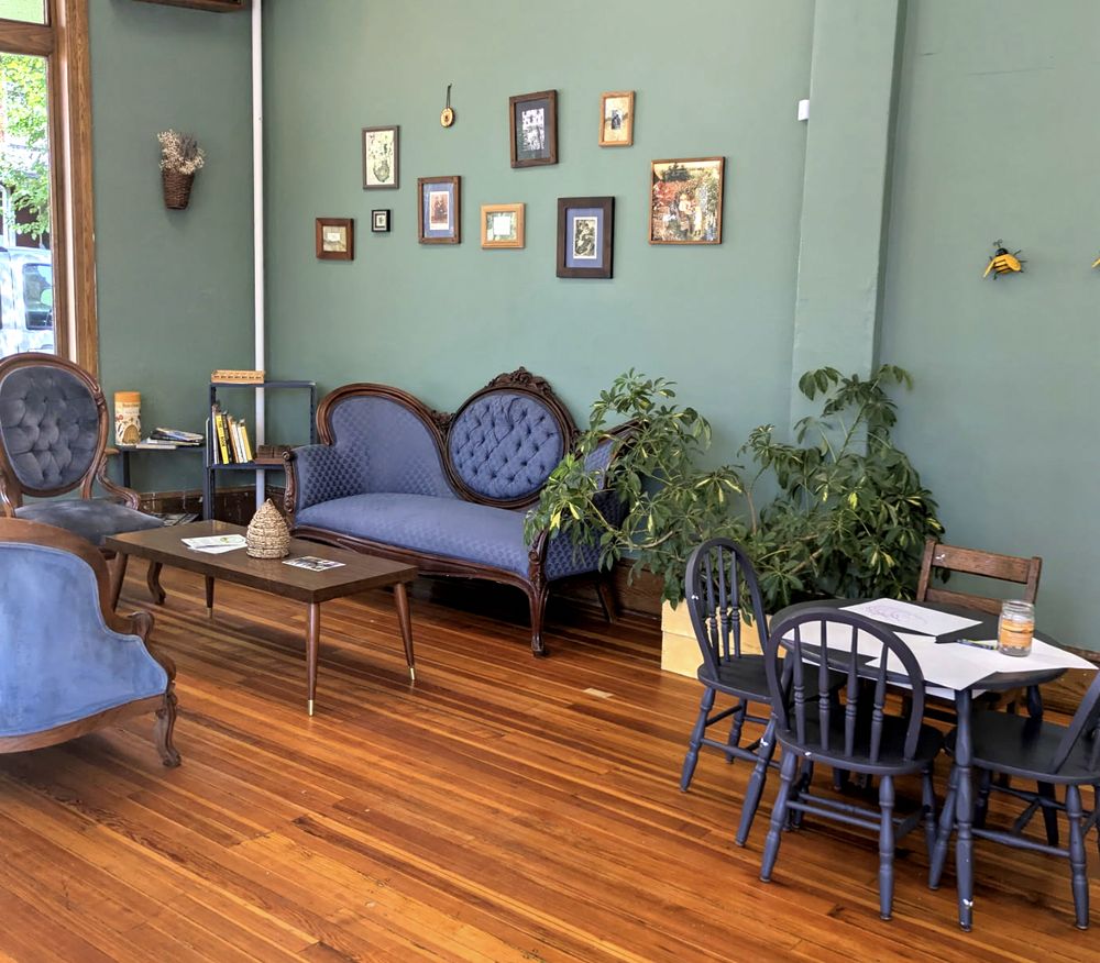 THE BEEKEEPER’S CAFÉ - Updated December 2025 - 206 N Charlotte St ...