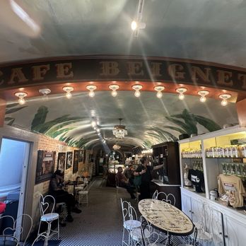 CAFE BEIGNET, ROYAL STREET - Updated April 2025 - 4049 Photos & 3376 ...