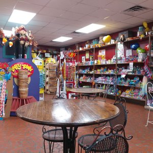 CANDYLAND COTTAGE - 126 Photos & 31 Reviews - 1319 The Blvd, Rayne, LA ...