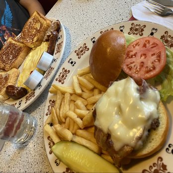 RED ROBIN DINER - Updated December 2025 - 26 Photos & 71 Reviews - 6330 ...