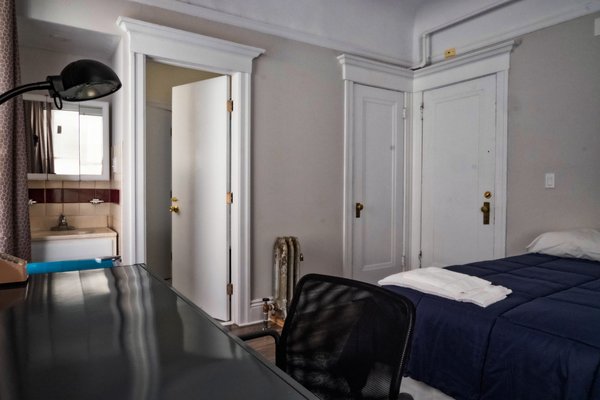 MONROE RESIDENCE CLUB - Updated October 2025 - 29 Photos & 27 Reviews ...