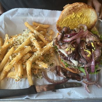 19 HANDLES PUB & GRILL - Updated December 2024 - 470 Photos & 462 ...