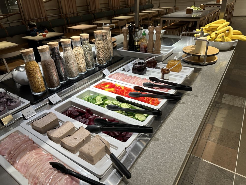 SAS EUROBONUS GOLD LOUNGE - Updated July 2025 - 42 Photos & 13 Reviews ...